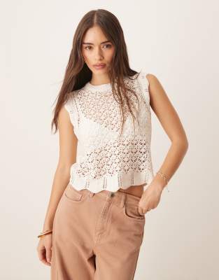 Top blanco sin mangas de croché calado de JDY | ASOS