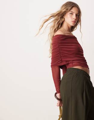 Top color higo asimétrico de manga larga con cuello Bardot ancho ...