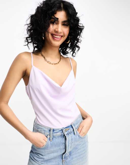 Top lila de tirantes con escote desbocado de In The Style x Gemma ...