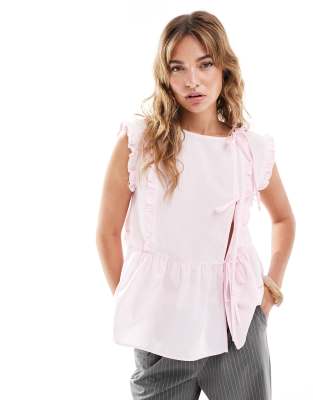 Top rosa amplio con parte delantera cruzada y detalle de lazadas de ...