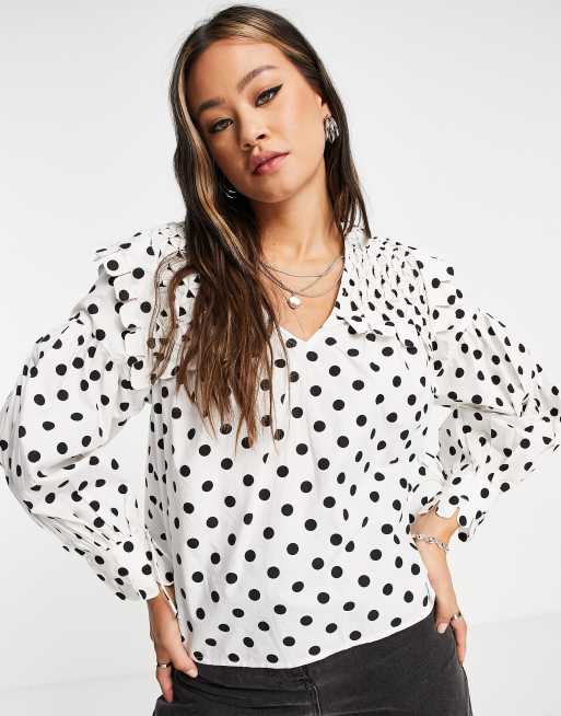 Topshop – Bluse aus Popeline in Elfenbein mit Punkten und gesmokter ...