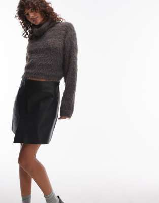 Topshop - Mini-jupe en similicuir à ourlet asymétrique - Noir | ASOS