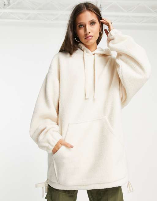 Topshop - Oversized hoodie van borg in crème | ASOS