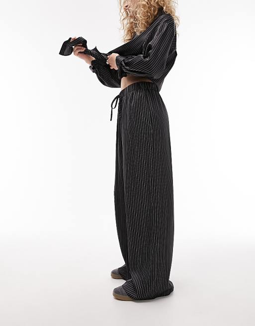 Topshop - Pantalon ample d'ensemble en satin à fines rayures - Noir | ASOS Topshop - Pantalon ample d'ensemble en satin à fines rayures - Noir | ASOS