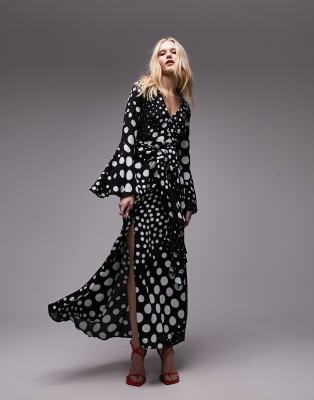 Topshop - Robe mi-longue à pois, boutonnée avec col en V et nouée à la taille | ASOS
