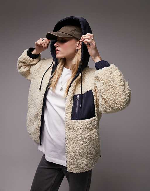 Topshop – Sportliche Jacke aus Nylon und Teddyfell | ASOS Topshop – Sportliche Jacke aus Nylon und Teddyfell | ASOS