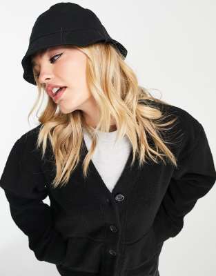 Topshop – Svart kofta i teddy med knäppning | ASOS