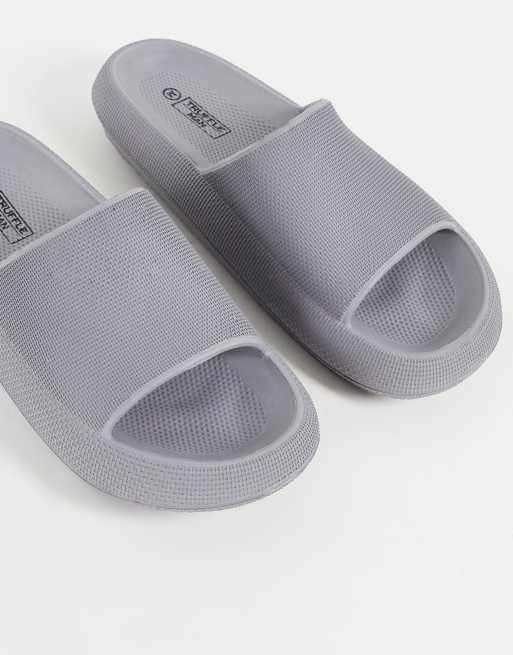 Truffle Collection Extra Chunky Sliders In Charcoal Asos