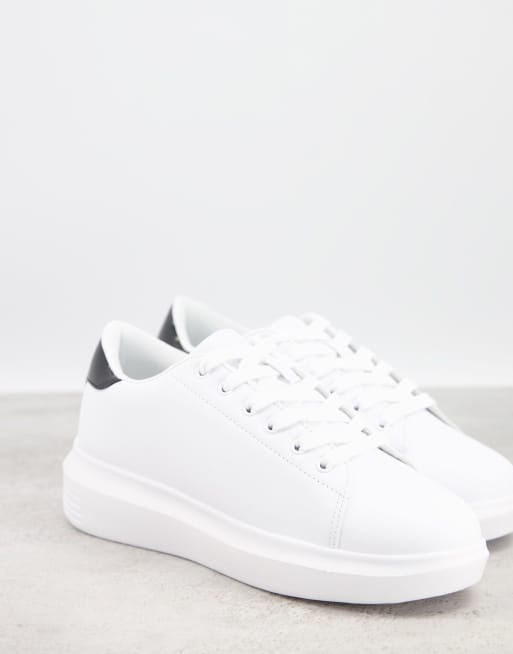 Truffle Collection Sneaker In Weiß Mit Schwarzer Zierlasche Asos