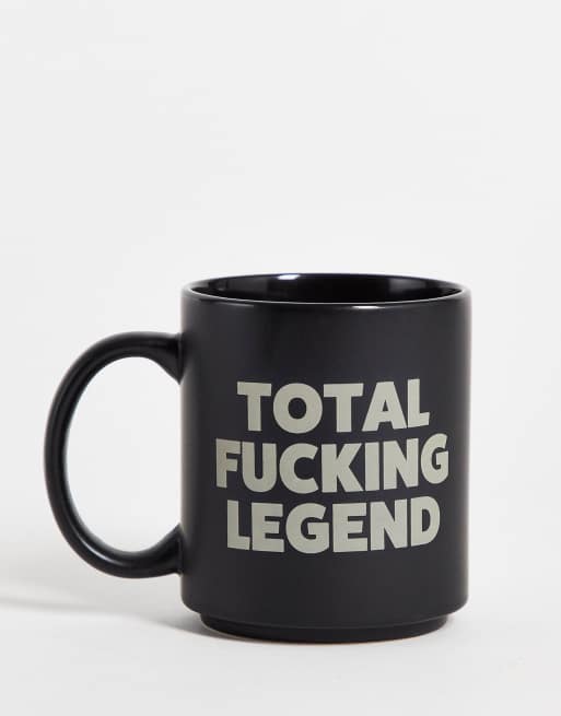 TYPO – Tasse in Schwarz mit „Total Legend“-Schriftzug | ASOS