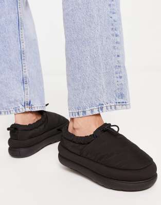 UGG Maxi Clogs in black | ASOS