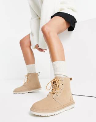 UGG - Neumel - Stivaletti alti color sabbia | ASOS