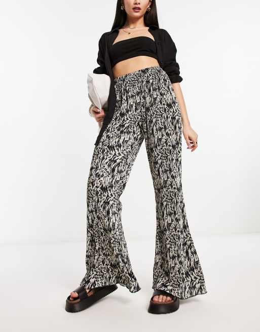 Urban Threads – Spodnie plisowane w abstrakcyjny zwierzęcy wzór | ASOS