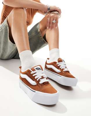 Vans - Knu Stack - Sneakers met dikke plateauzool in donker oranje en wit | ASOS