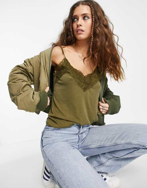 Vero Moda Camisole Oberteil Mit Spitzenbesatz In Khaki Asos