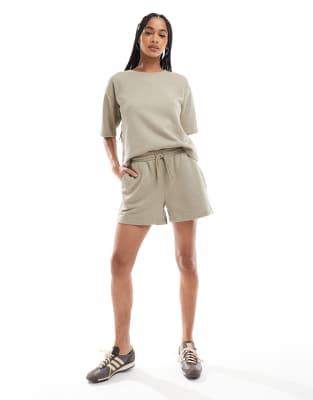 Vero Moda - Co-ord set in eik van sweatertop met korte mouwen en short ...