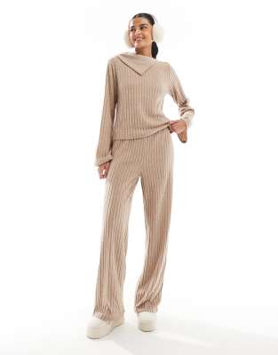 Vero Moda - Ensemble avec pantalon ample et top à rabat en jersey côtelé - Beige | ASOS