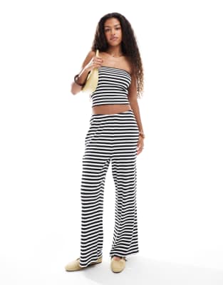 Vero Moda - Ensemble en jersey côtelé avec top tube et pantalon - Rayures noir et blanc | ASOS