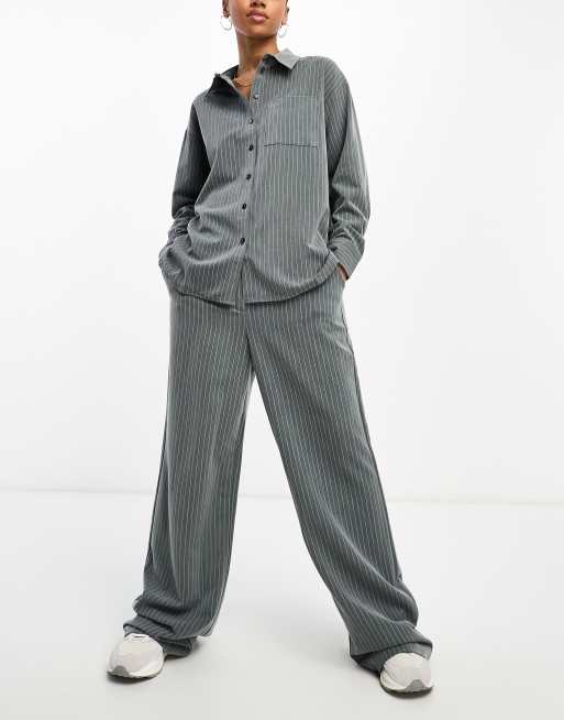 Vero Moda - Pantalon d'ensemble coupe ample à rayures fines - Gris | ASOS
