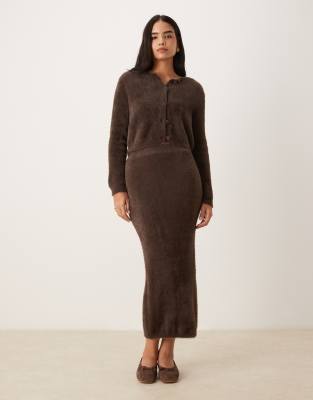 Vero Moda soft fluffy maxi skirt and cardigan set in chocolate brown | ASOS