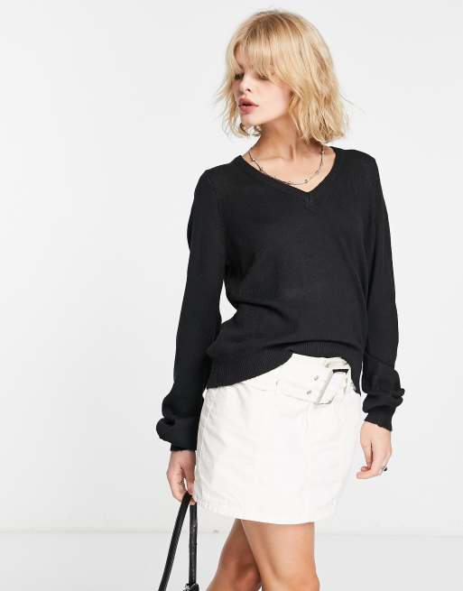 Vero Moda v neck jumper in black | ASOS