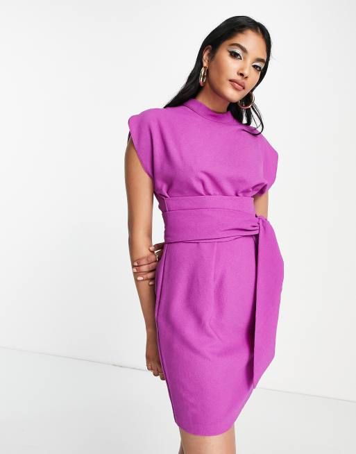 Vestido corto morado con cinturón y lazada en la espalda de Closet ...