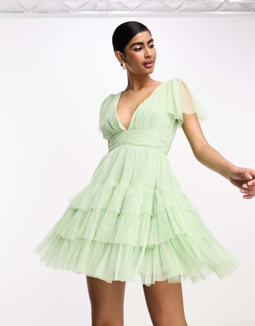 Vestido De Dama De Honor Corto Verde Salvia Con Cuello De Pico De Tul