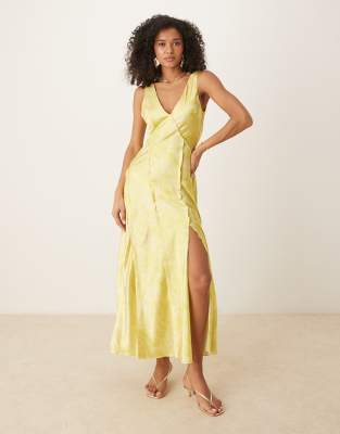 Vestido midi amarillo limón con estampado difuminado y espalda cruzada ...