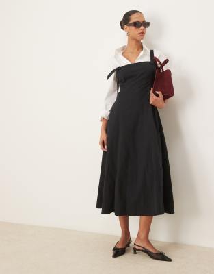 Vestido midi negro de corte evasé con escote cuadrado y diseño de ...