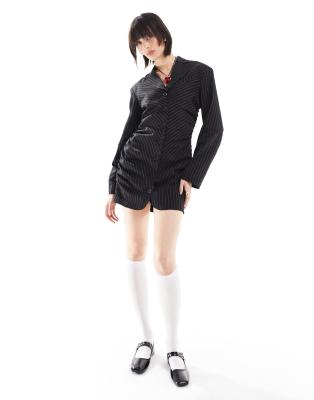 Vestido negro estilo americana con raya diplomática y parte delantera ...