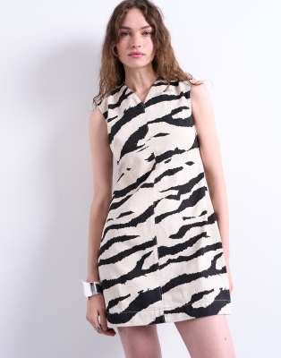 Vestido vaquero de corte recto con estampado de cebra de Topshop | ASOS