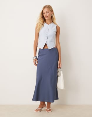 VILA - Jupe longue en satin - Bleu moyen | ASOS
