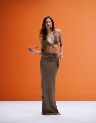 Wanderdoll - Daisy - Ensemble en maille avec brassière à corsage et jupe longue - Beige chaud | ASOS