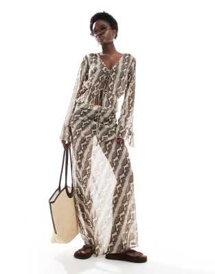 Wednesday's Girl – Brązowa prześwitująca bluzka plażowa z wężowym ...