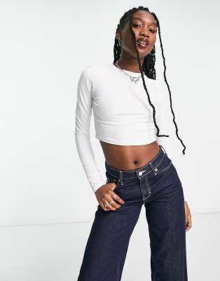 Weekday - Mini - Crop top à manches longues - Blanc | ASOS