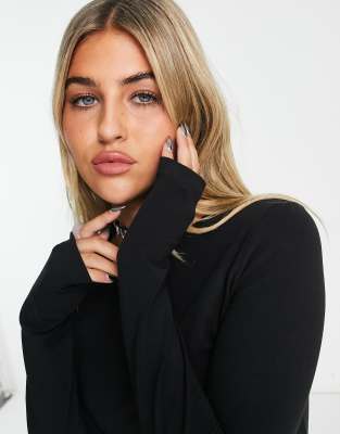 Weekday – Mini – Svart crop top med långa ärmar | ASOS