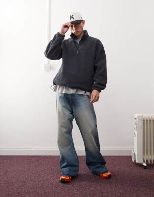 Weekday – Travis – Sweatshirt aus Teddy-Fleece in Dunkelblau mit ...