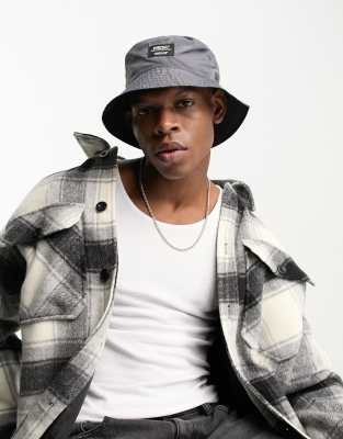 WeSC - Omkeerbare bucket hat in zwart | ASOS