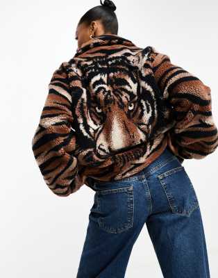 Wrangler – Zapinany na suwak brązowy polar z kożuszka z nadrukiem ...