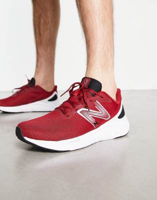 Zapatillas de deporte rojas Arishi V4 de New Balance Running | ASOS