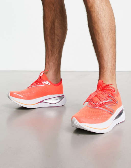 Zapatillas de deporte rojas Supercomp de New Balance Running | ASOS