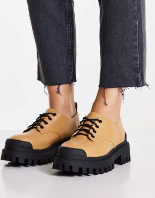 Zapatos color camel planos con cordones y suela gruesa Mayan de ASOS ...