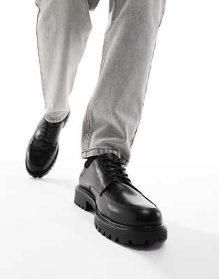 Zapatos negro mate con puntera cuadrada, suela gruesa y cordones de ...